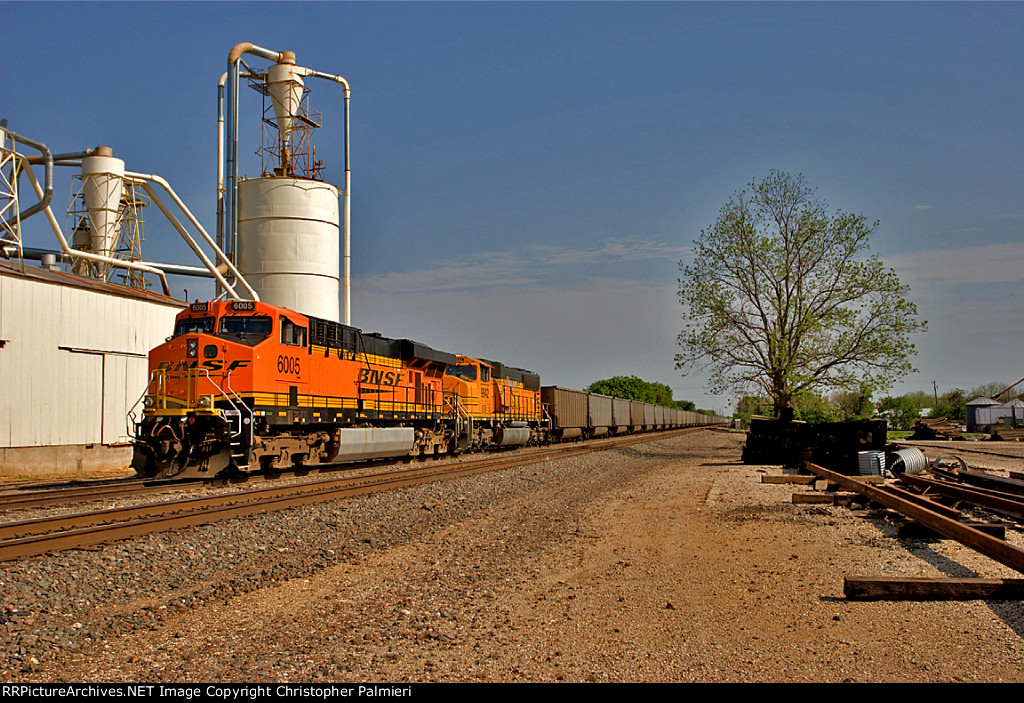 BNSF 6005 Leads E-HAFCDM0-03